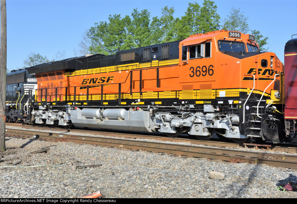 BNSF 3696 - NS Train 965